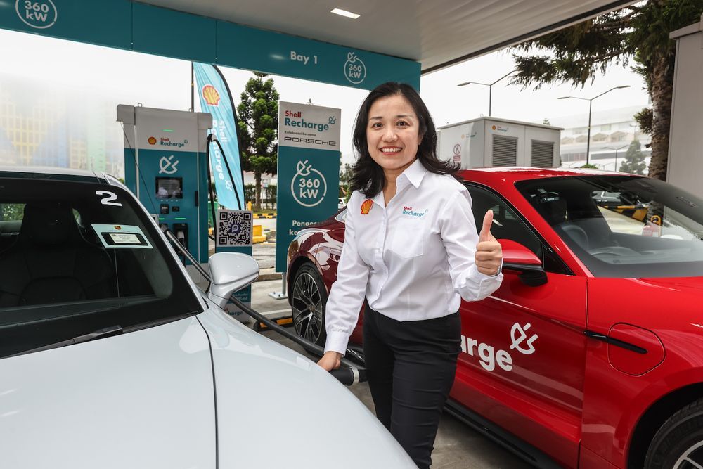 Shell Recharge launches largest (and highest altitude) DC charging hub ...