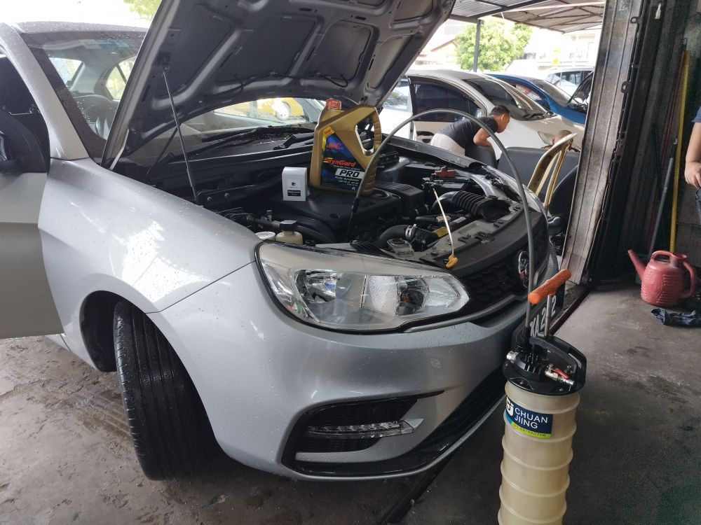 Long-term reliability: Choosing the right engine oil for your car ...