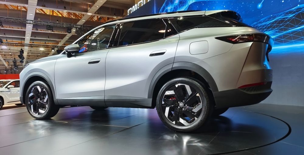 MAS 2025: 2025 Omoda C7 is the J7’s sleeker, more angular cousin ...