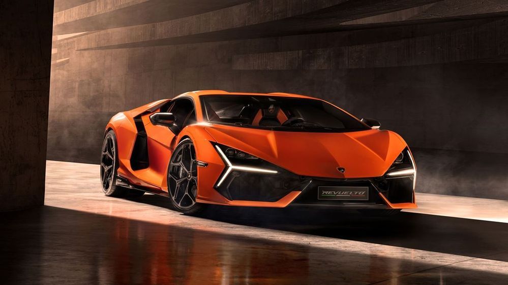Meet Lamborghini’s first plug-in hypercar, the Revuelto - It's not a ...