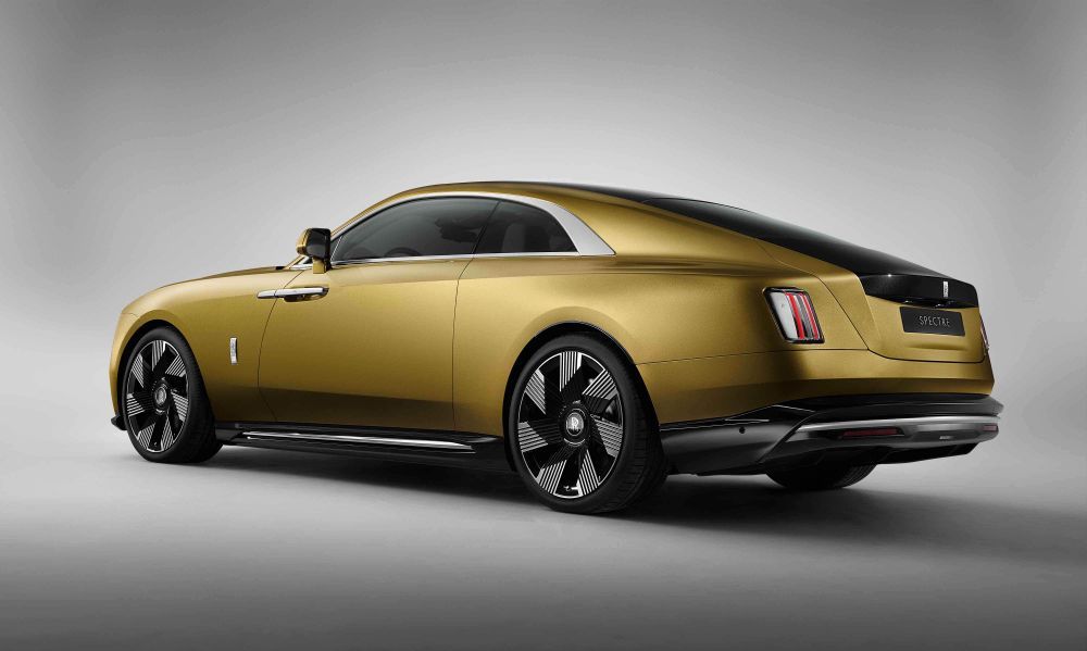 Rolls Royce EV Debut: The Spectre EV has 900Nm of torque and 520km of ...