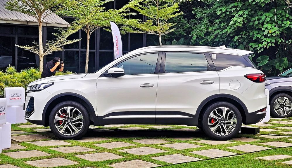 Proton lifts veil on new X70 for 2025, - adds Android Auto/CarPlay ...