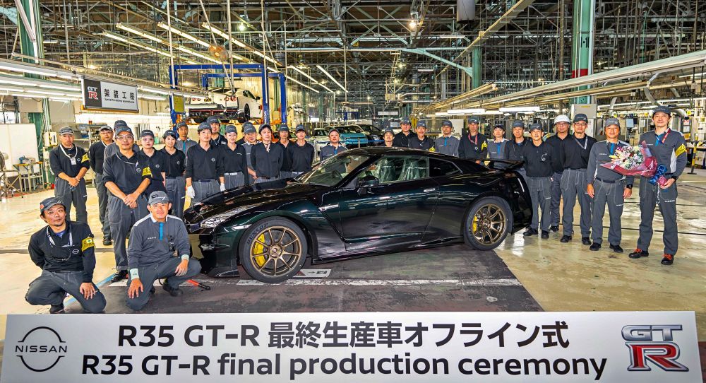 Sayonara to the R35 Nissan GT-R: Godzilla Bows Out After 18 Years, But ...