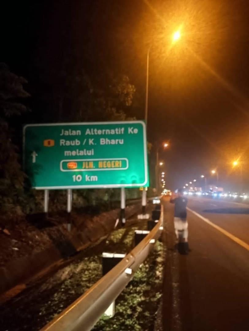 Temporary closure of Kuala Lumpur - Karak Highway for both east and west directions due to ...