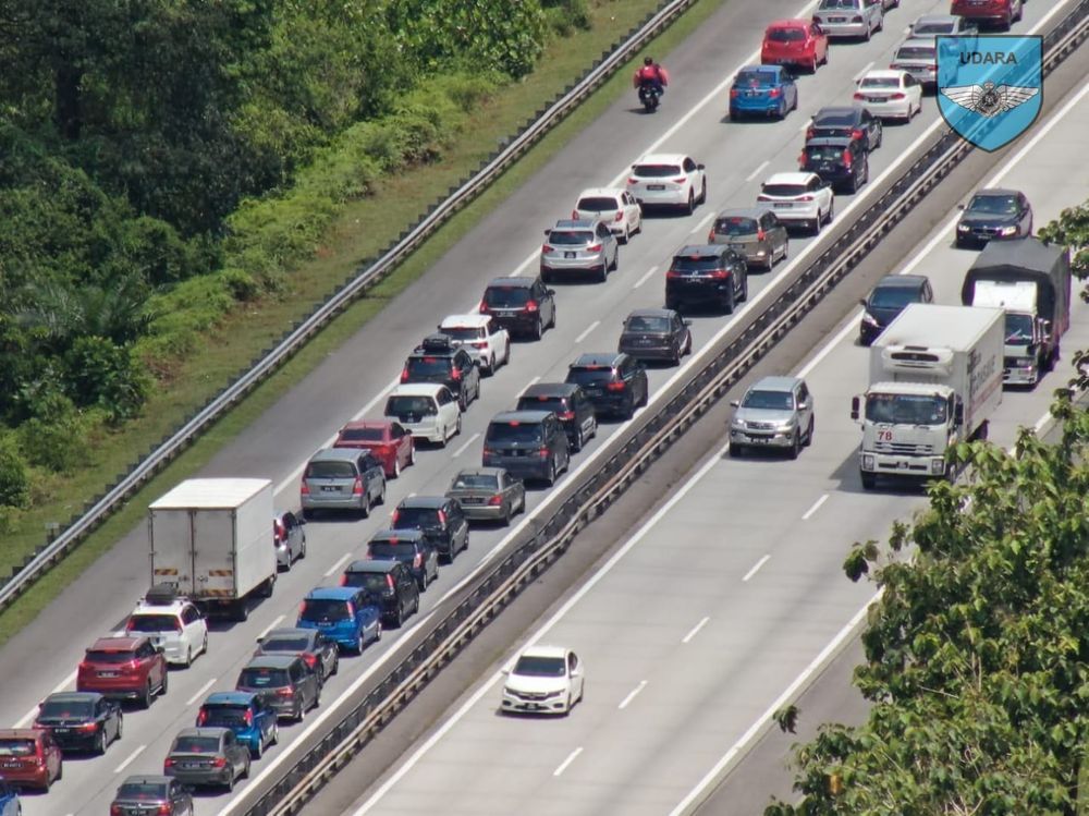 PDRM Drones Monitoring Emergency Lane Drivers On Highway - Auto News ...