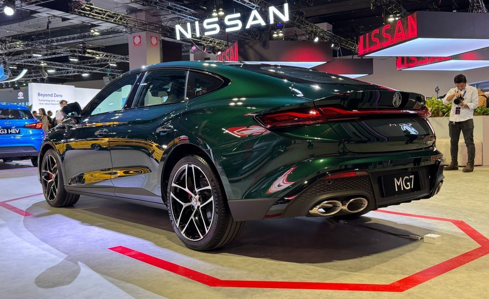KLIMS: 2025 MG7 fastback previewed in stunning Cold Emerald, up to ...