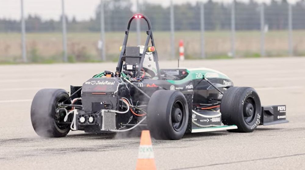 This Carbon-Fibre EV Race Car Hits 0-100km/h In 1.4 Seconds! - Electric ...
