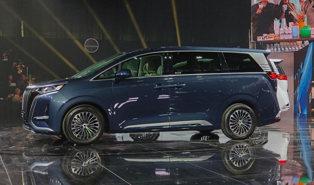 After its early-2025 launch, the Denza D9 closes the year with over ...