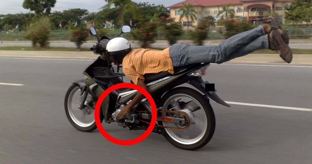 Aksi 'Superman' Atas Motor Boleh Didenda Hingga RM15k, Penjara 5 Tahun ...