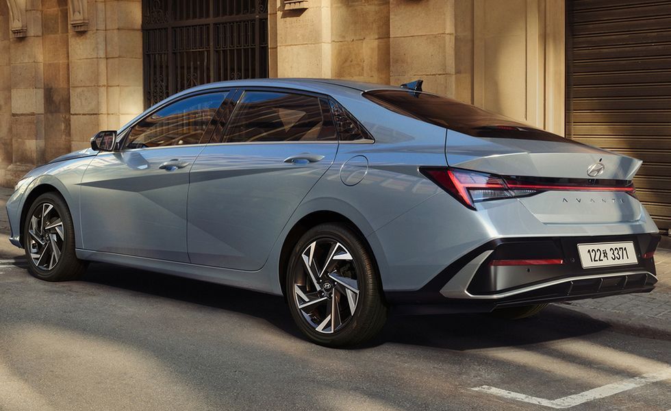 Hyundai Elantra gets a facelift - New front and back make the sedan look wider and meaner - Auto ...