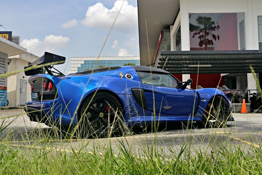 The Build Log: A digital man and his very analogue Lotus Exige 350 ...