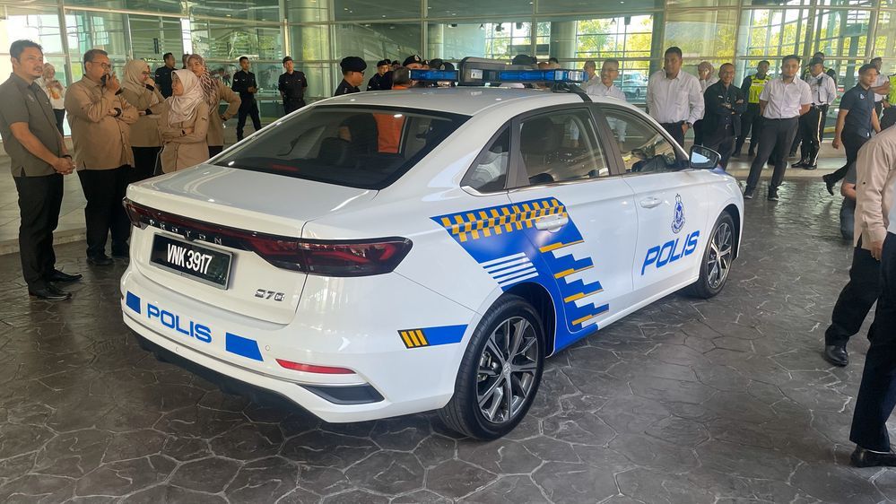 PDRM adds Proton S70 to patrol car fleet, taking the baton from Waja ...