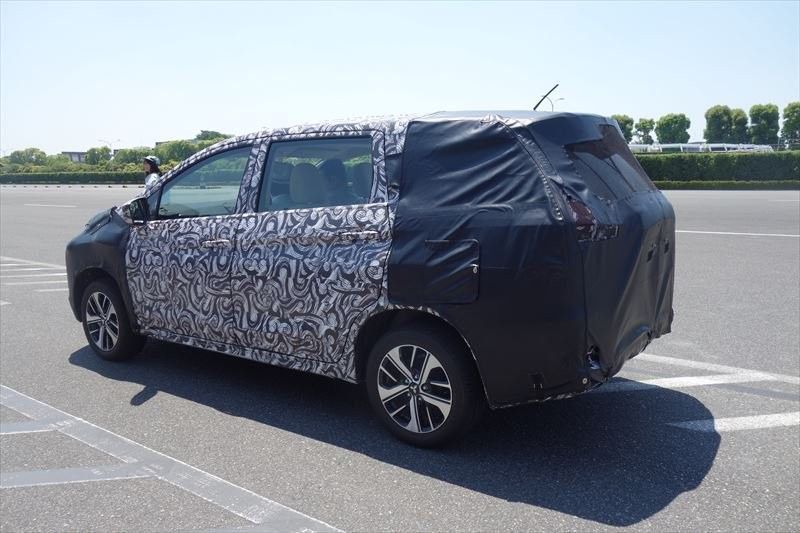 Spied: 2018 Mitsubishi XM Spotted In Japan - Auto News - Carlist.my
