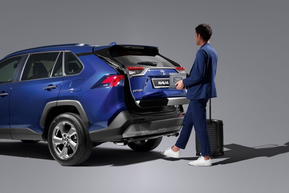 Review: Can These 5 Things Justify the Toyota RAV4’s Price Tag ...