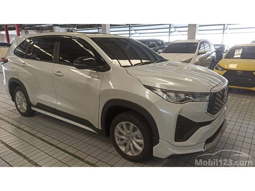 Jual Mobil Toyota Kijang Innova Zenix 2023 V HV Modellista 2.0 di ...