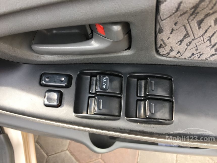 Jual Mobil Toyota Innova 2005 2.0 di Jawa Barat Manual MPV Minivans ...