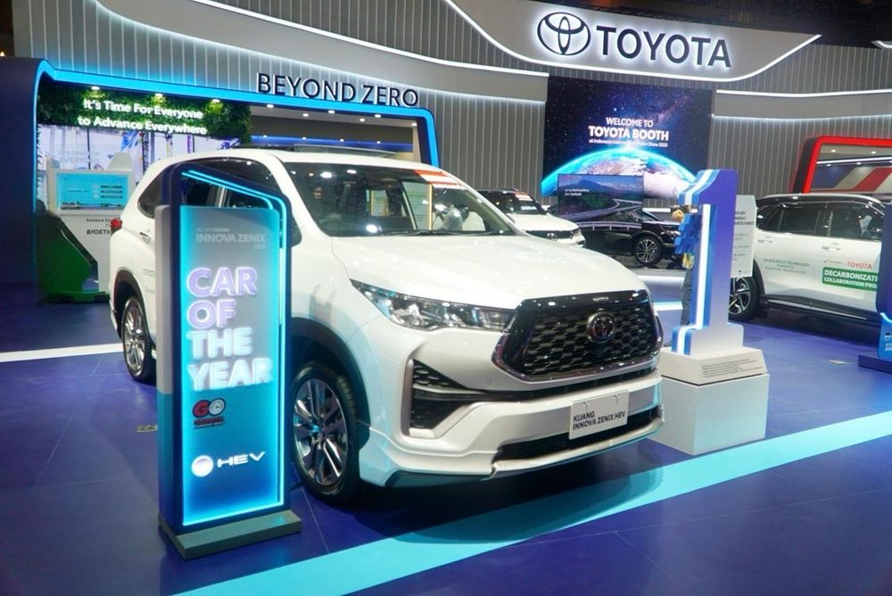 Toyota Luncurkan Camry HEV dan Corolla Cross HEV di IIMS 2025, Perkuat Segmen Elektrifikasi ...