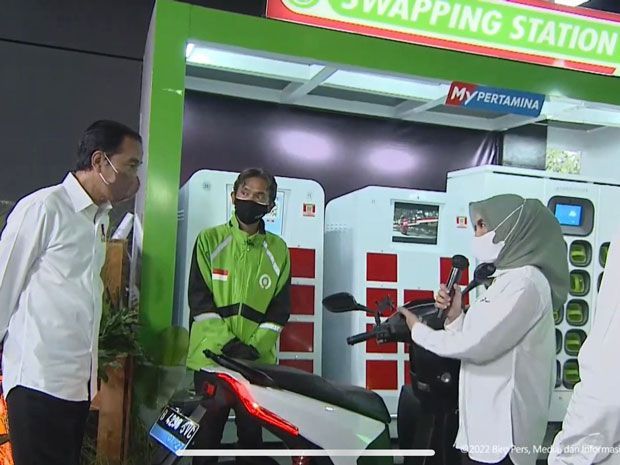 Semua Ojol Gojek Pakai Motor Listrik pada 2030 - Berita Otomotif | Mobil123