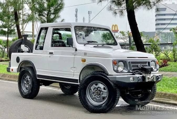 Jadi Model Langka, Ini Perbedaan Varian Suzuki Jimny Samurai, Caribian ...