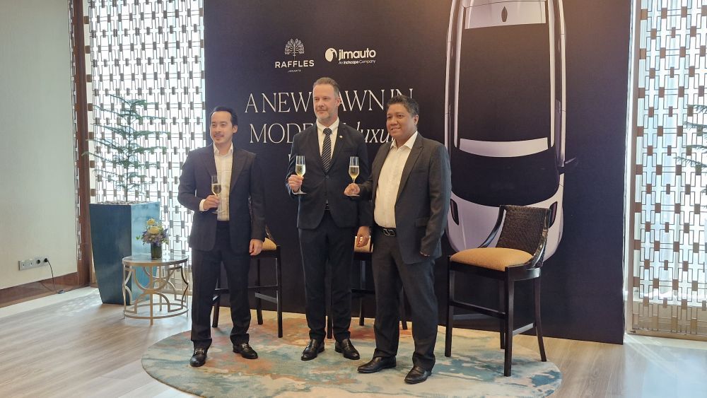 Beri Jamuan Premium, Tamu Hotel Raffles Jakarta Diantar Jemput Range ...