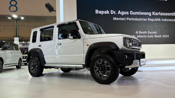 Suzuki Jimny 5-Door White Rhino Edition Resmi Meluncur di GJAW 2024 - Mobil Baru | Mobil123