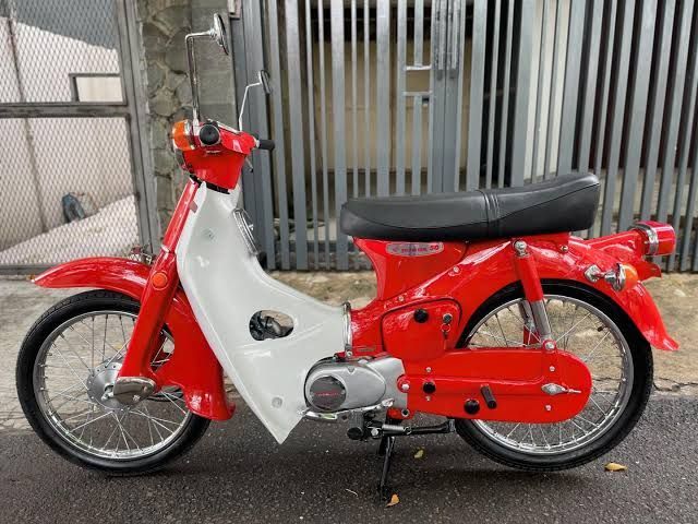 Honda C50 'Pispot', Motor Bebek yang Tangguh, Irit, dan Legendaris ...