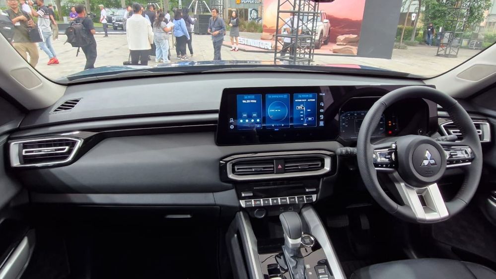 Head to Head: Mitsubishi Destinator vs Toyota Innova Zenix vs Innova ...