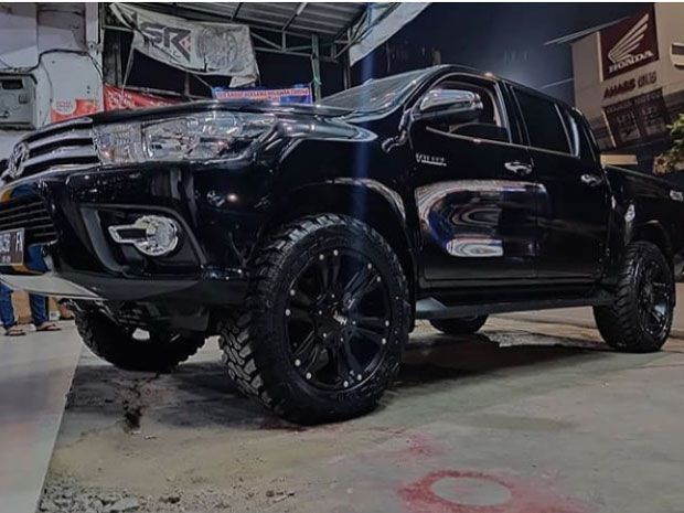 Modifikasi Toyota Hilux yang Simpel tapi Keren? Ganti Velg Saja ...