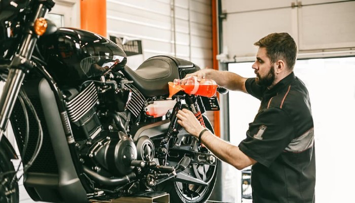 Motor Tiba-Tiba Mati? Kenali Penyebab Motor Mogok Mendadak dan ...