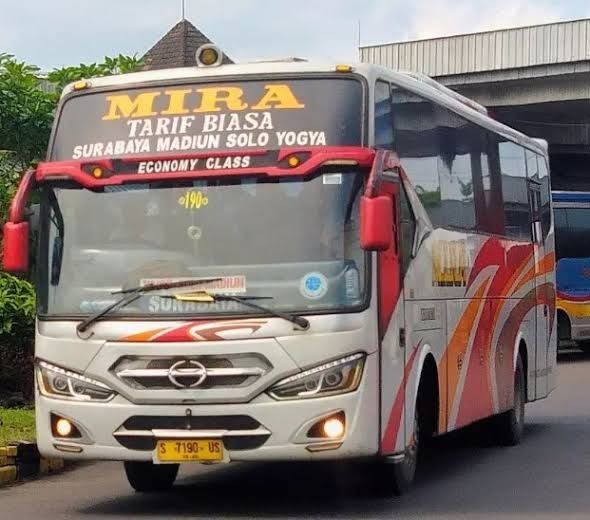 5 Fakta Penting Hino AK, Bus 'Pelari' Bermesin Depan - Berita Otomotif ...