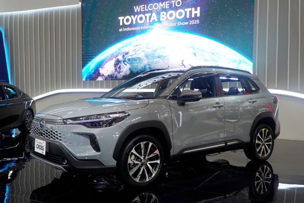 Toyota Luncurkan Camry HEV dan Corolla Cross HEV di IIMS 2025, Perkuat Segmen Elektrifikasi ...