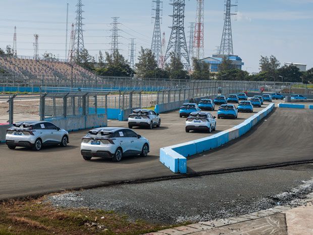 Sambut Formula E Jakarta, 120 Mobil Listrik MG Parade dan Jajal Sirkuit ...