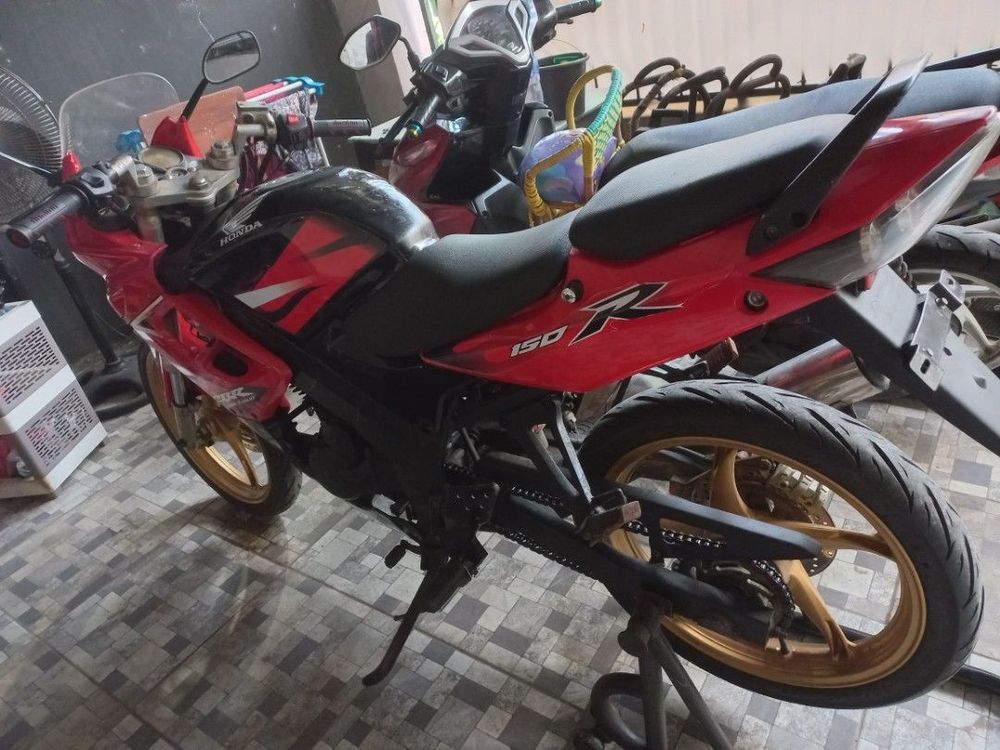 Kelebihan dan Kekurangan Minerva R150, Tiruan Honda CBR150R Thailand ...