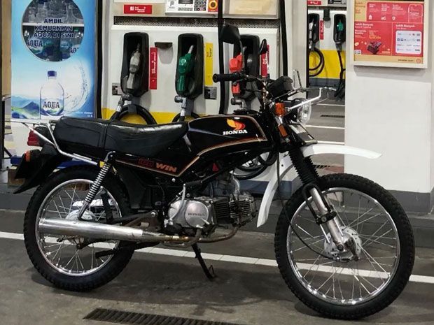 Honda Win, Motor Bermesin Kecil yang Harga Bekasnya 'Digoreng' Semahal ...