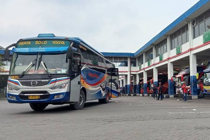 5 Fakta Penting Hino AK, Bus 'Pelari' Bermesin Depan - Berita Otomotif ...