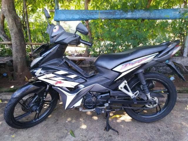 Kelebihan dan Kekurangan Honda Blade 110R Generasi Pertama, Pakai Mesin ...