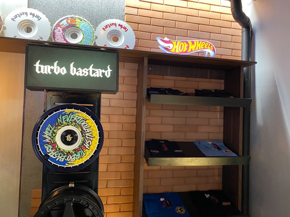 IMX Hub Bandung Resmi Dibuka, Jadi Spot Nongkrong Terbaru Petrolhead ...