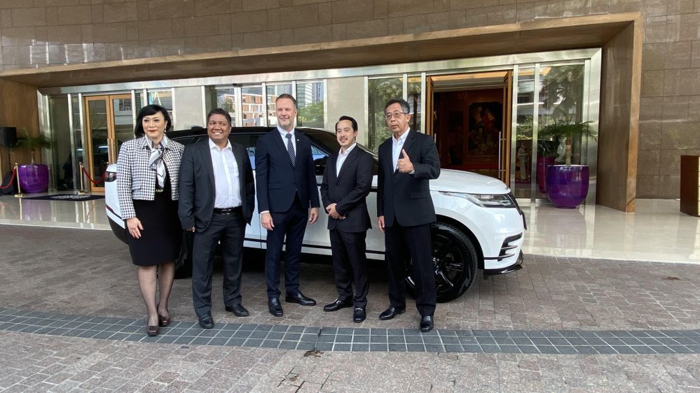 Beri Jamuan Premium, Tamu Hotel Raffles Jakarta Diantar Jemput Range ...