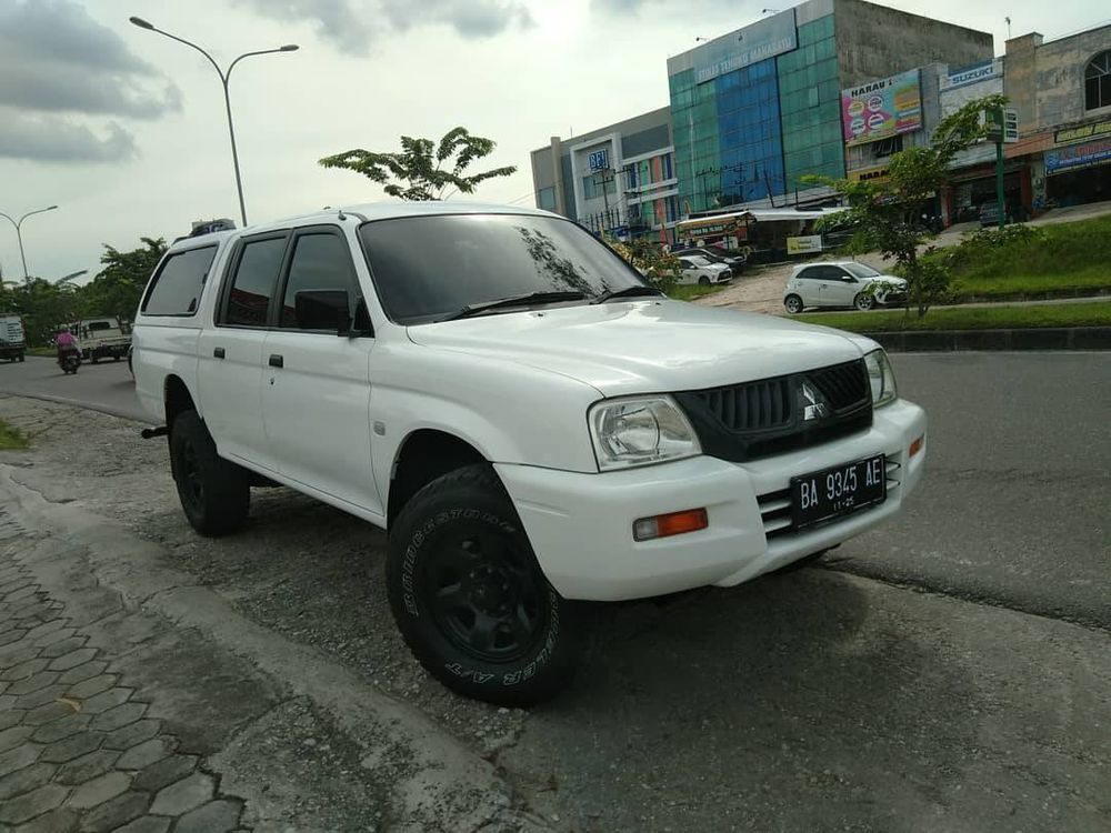 Kelebihan Mobil Pick-up Mitsubishi L200 Strada, Perkasa di Segala ...