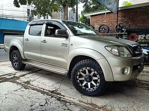 Modifikasi Toyota Hilux yang Simpel tapi Keren? Ganti Velg Saja ...