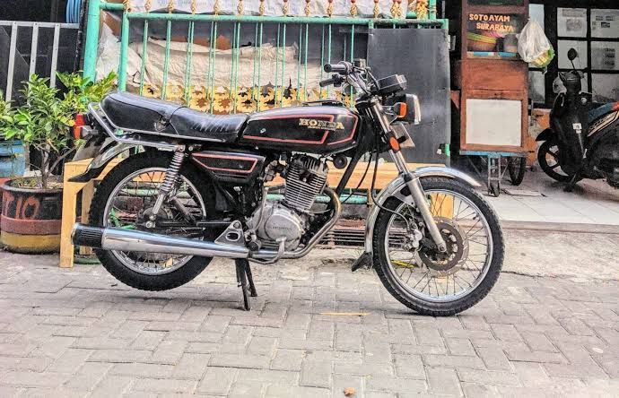 Honda GL 100, Versi Original Bergaya Klasik Semakin Langka - Panduan ...