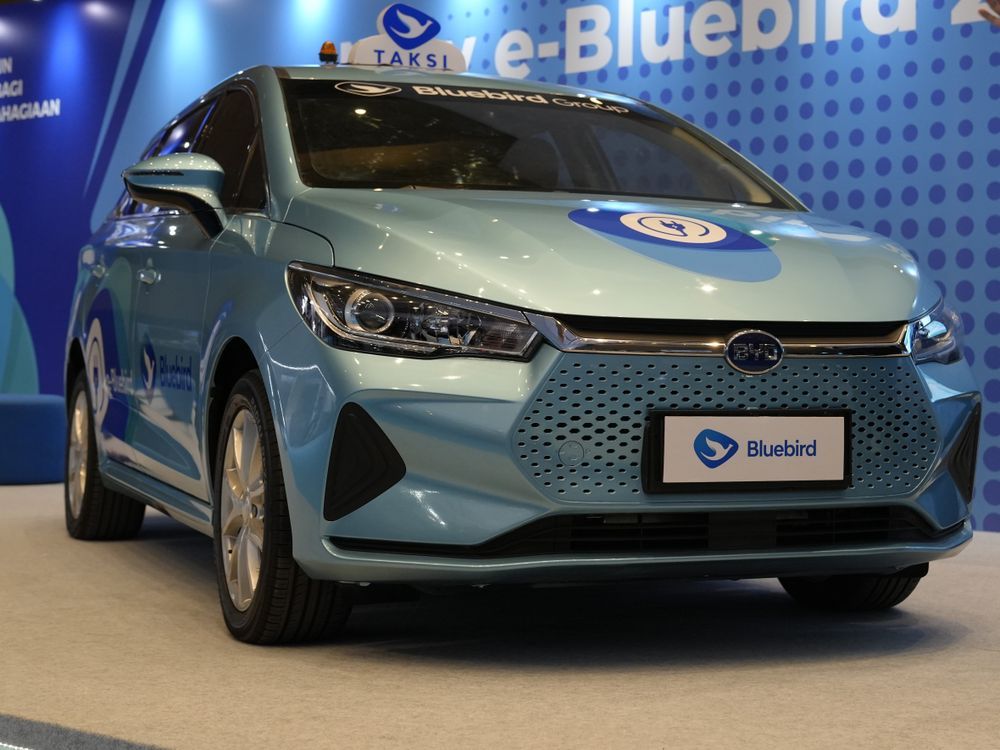 Bluebird Tambah Pasukan Taksi Listrik BYD E6 Gen 2, Tampil di PEVS 2024 ...