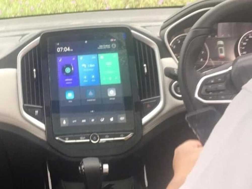 Wuling Almaz Tiru Layar Tesla - Berita Otomotif | Mobil123