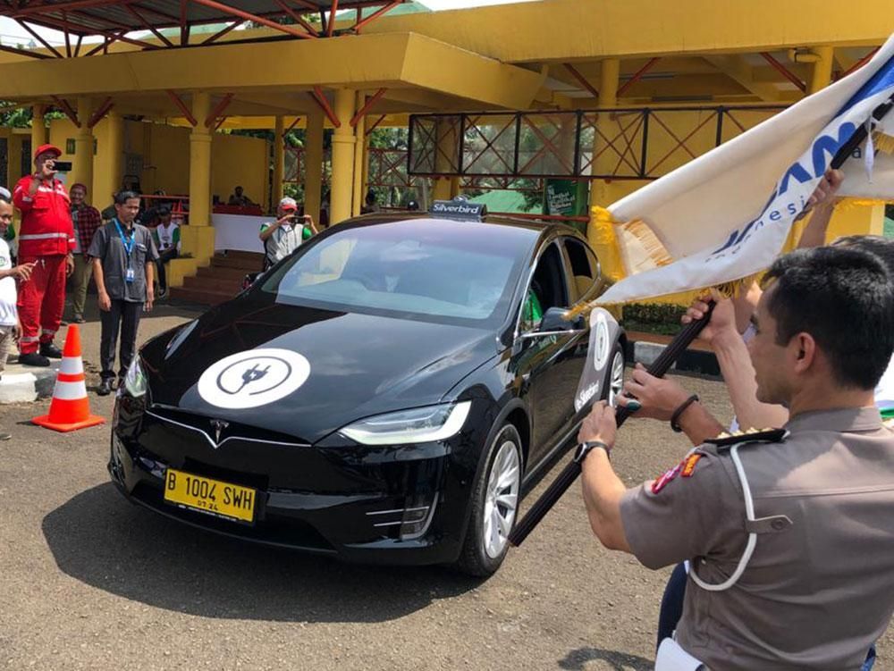 Tesla Model 3 dan Tesla Model X, Dipakai Kalangan Artis Hingga ...