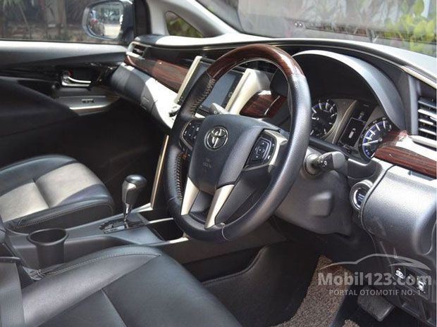 Harga Innova Venturer Bekas 2017 KM Rendah Ini Cuma Rp 200 Jutaan ...