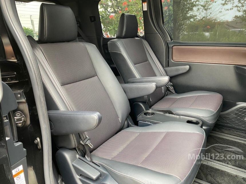 Toyota Voxy Bekas 2019, Baru Jalan 9 Ribu KM Harga Turun Nyaris Rp 100 Juta - Mobil Bekas | Mobil123