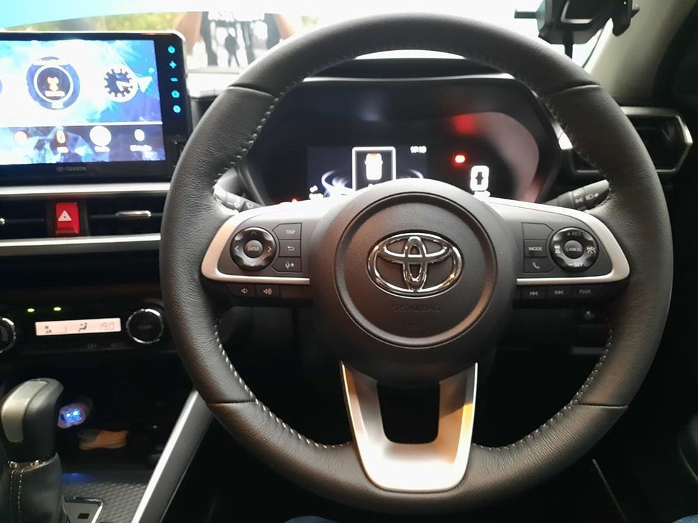 Test Drive Toyota Raize, Si Kecil Bejubel Fitur - Review | Mobil123