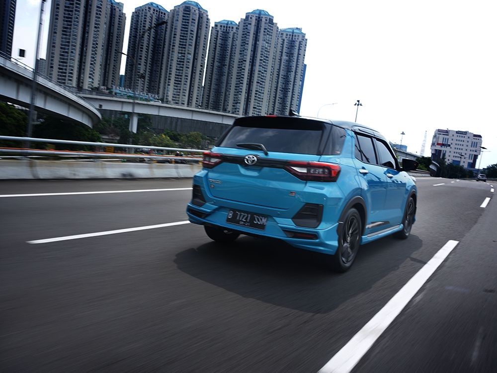 Test Drive Toyota Raize, Si Kecil Bejubel Fitur - Review | Mobil123