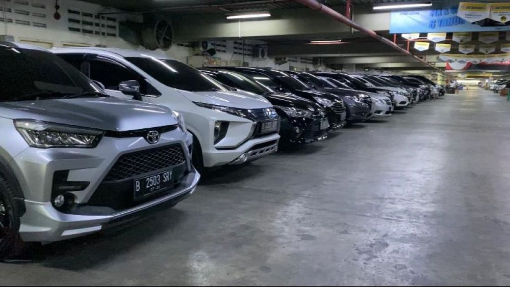 Lapak Mobil Bursa WTC Mangga Dua, Jual Beragam Mobkas Berkualitas ...