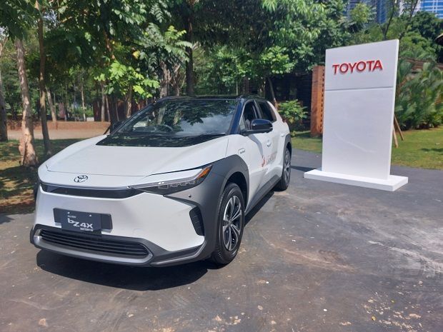 Toyota Siapkan 65 Mobil Listrik bZ4X untuk Dukung KTT ASEAN 2023 - Berita Otomotif | Mobil123